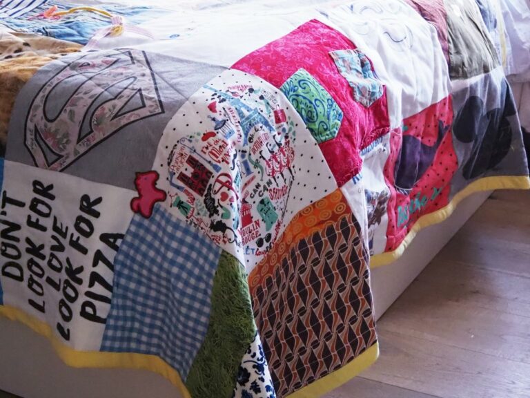 Patchworkdecke aus T-Shirts - wohin mit alten Kindersachen