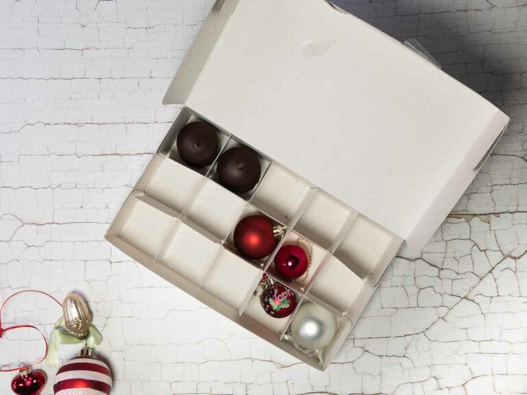 Weihnachtsdeko verstauen und reinigen – die besten Tipps!