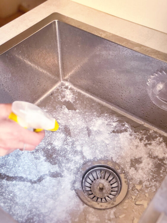 Mit Essigessenz von Surig alles putzen